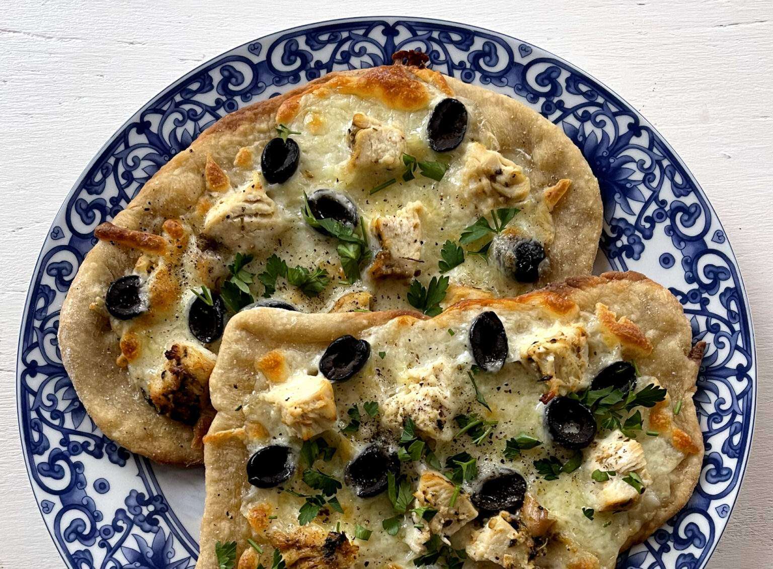 How to Make Chicken & Mozzarella Flatbread Pizza - Morgan Be Cookin