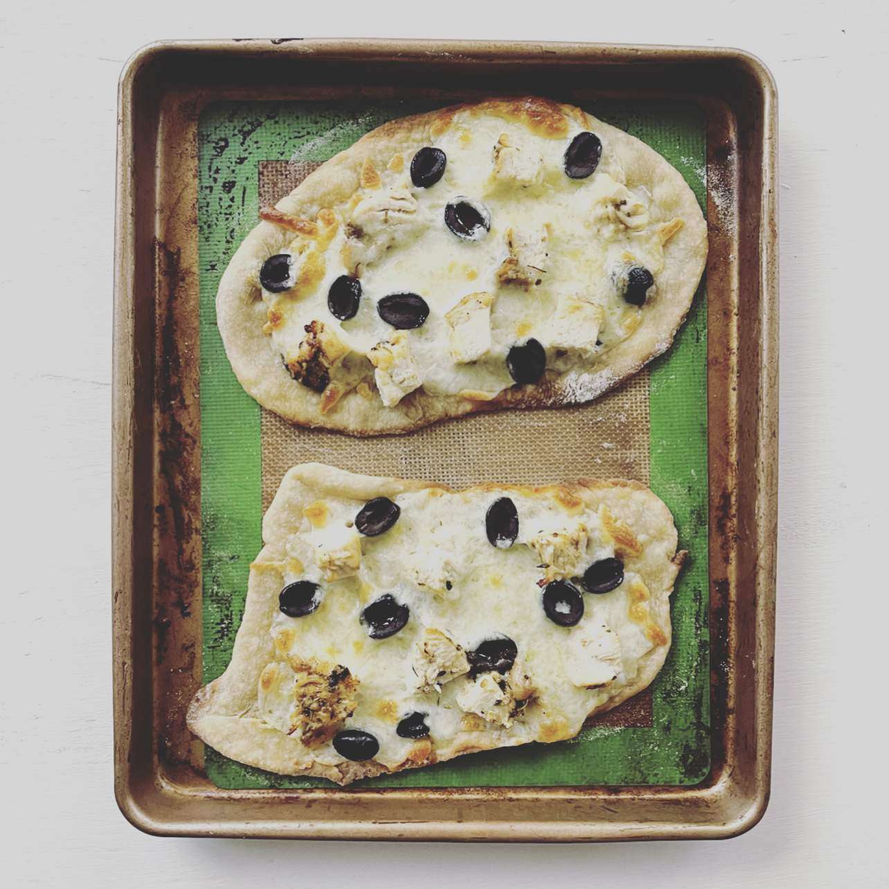 How to Make Chicken & Mozzarella Flatbread Pizza - Morgan Be Cookin